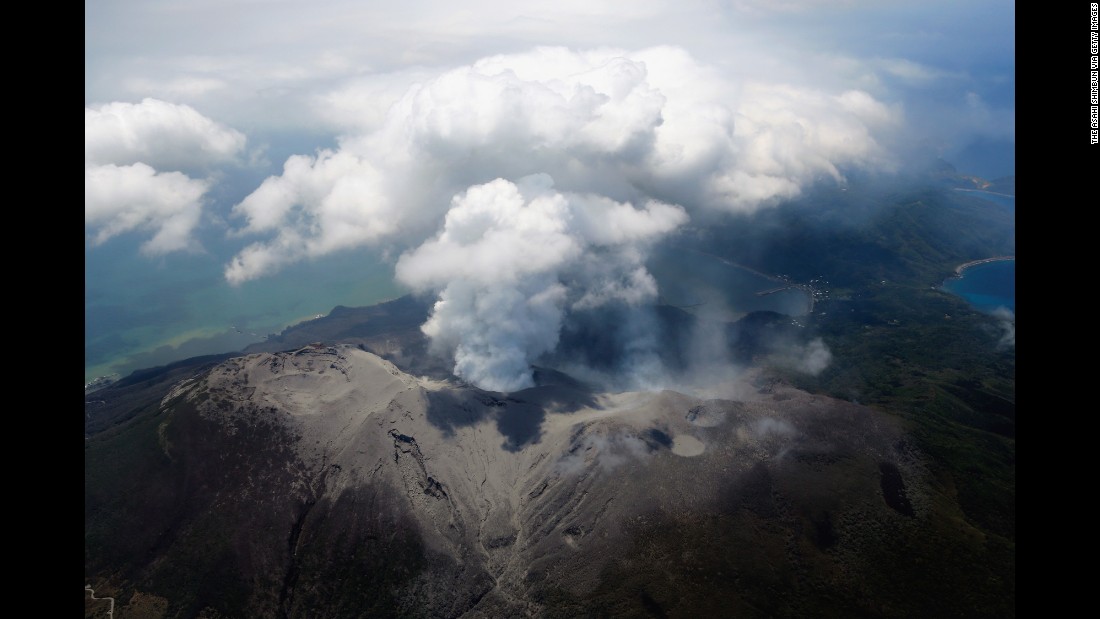 Japanese Girl Jumps Into Volcano at Erik Flemming blog